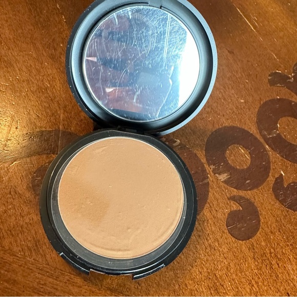 Avon | Makeup | Avon Fmg Cashmere Powder Foundation W4 | Poshmark